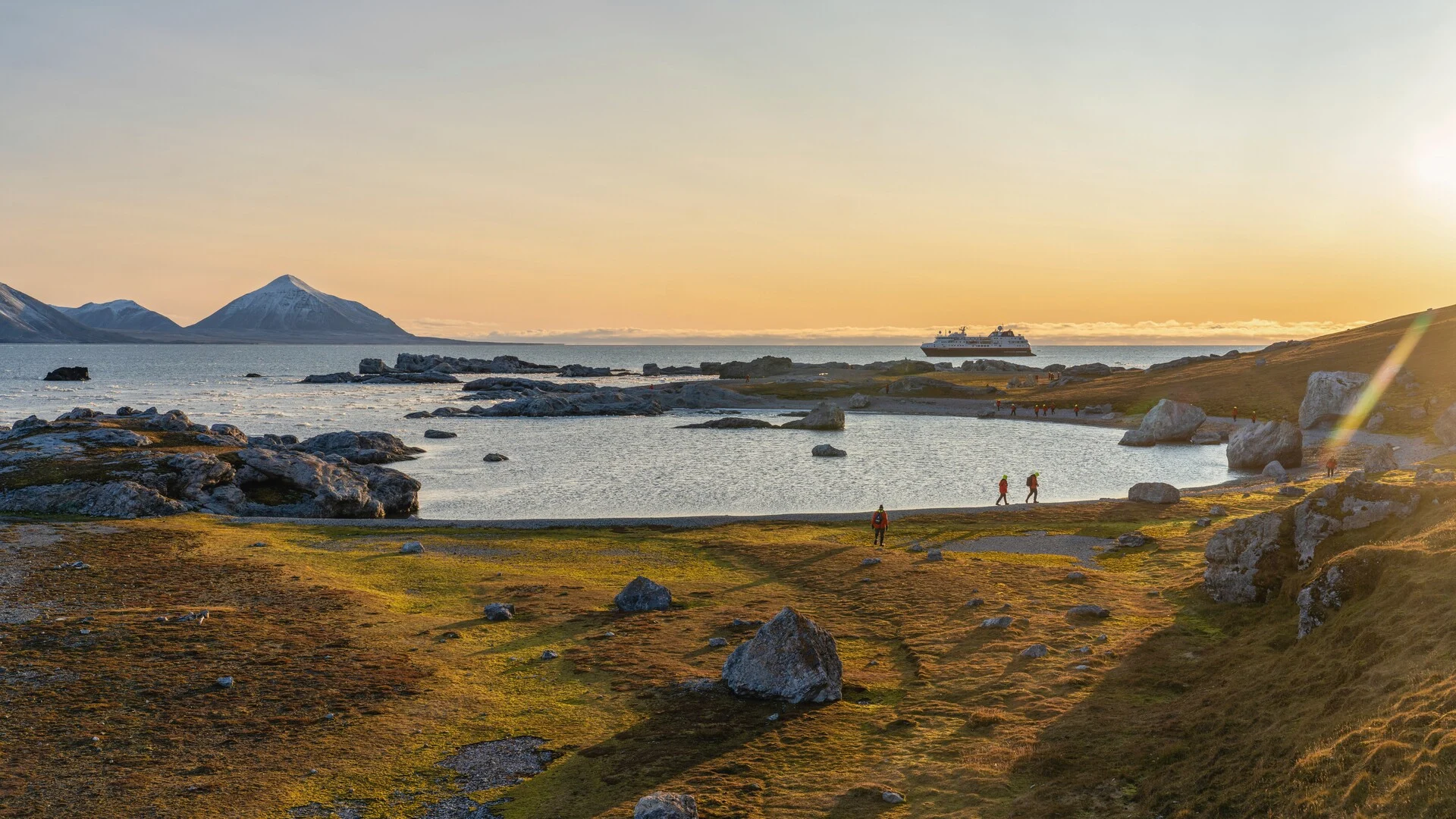 Svalbard Cruise 2025 2026 | HX Hurtigruten Expeditions US