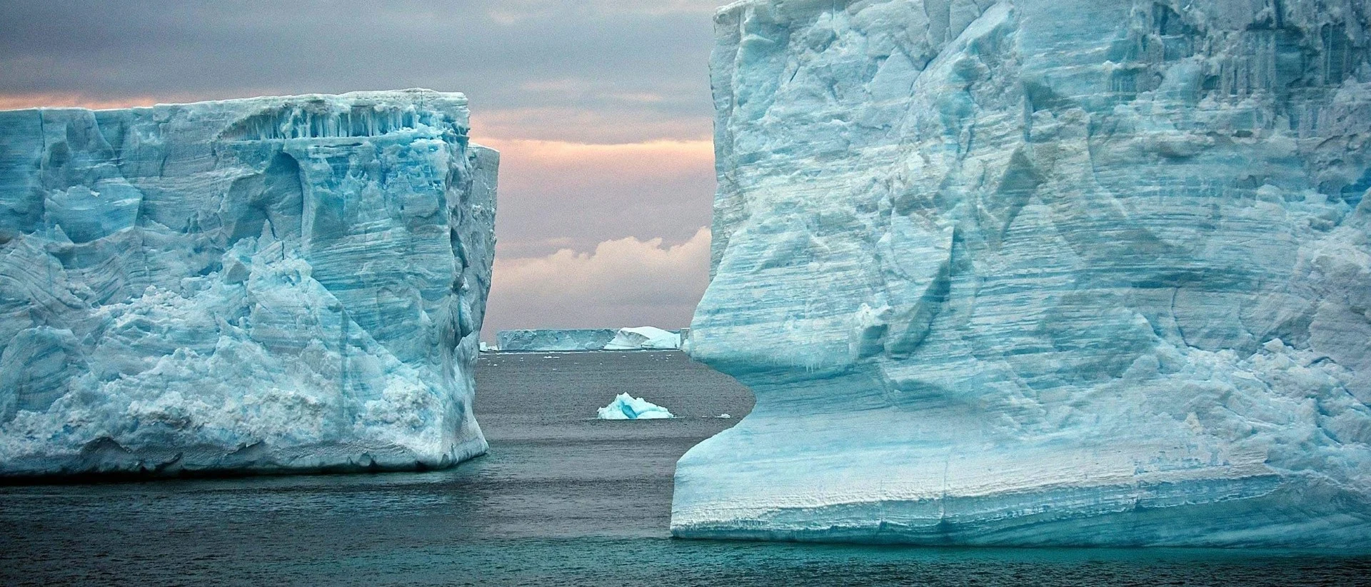Incredible Facts about the Drake Passage | HX Hurtigruten Expeditions