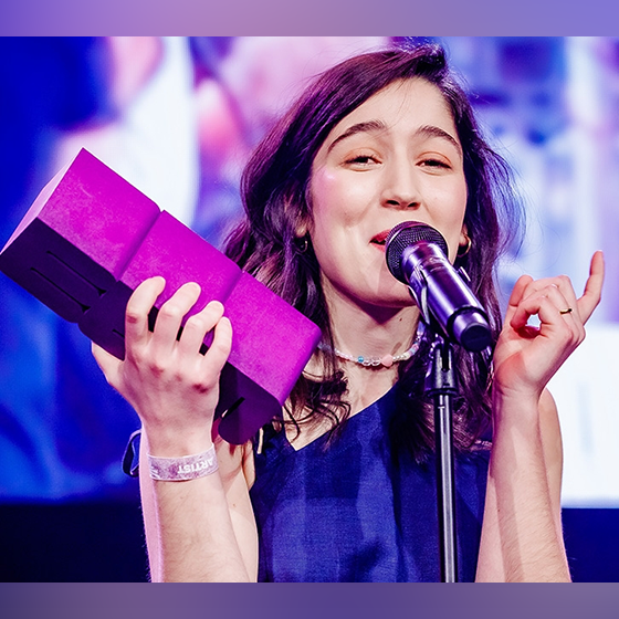 DE: Undercover artist OSKA wins the MME Award | BMG